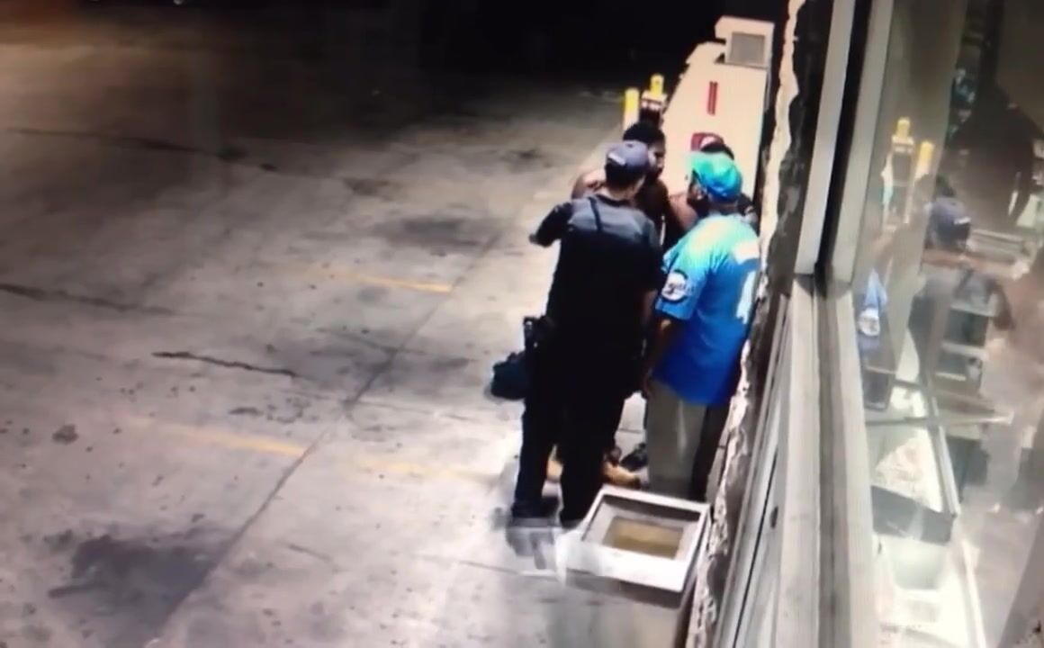 Watch Free Security Guard Breaks Up A Fight Using Pepper Spray Efukt Tv